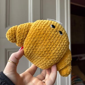 Croissant Crochet Pattern - PDF Pattern - Low Sew - Amigurumi Pastry - Etsy