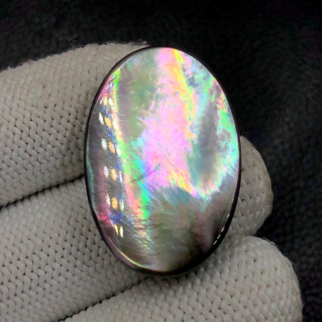 Tahitian Mother of Pearl Cabochon...oval Cabochon...32x21x7 Mm...42 Cts ...