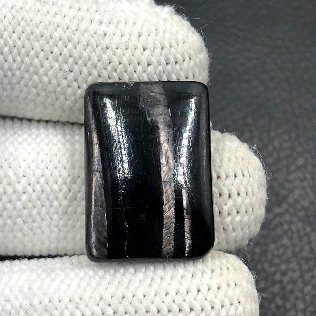 Hypersthene Cabochon... Cojín Cabujón... 23x16x5 mm... 20 cts... A# ...