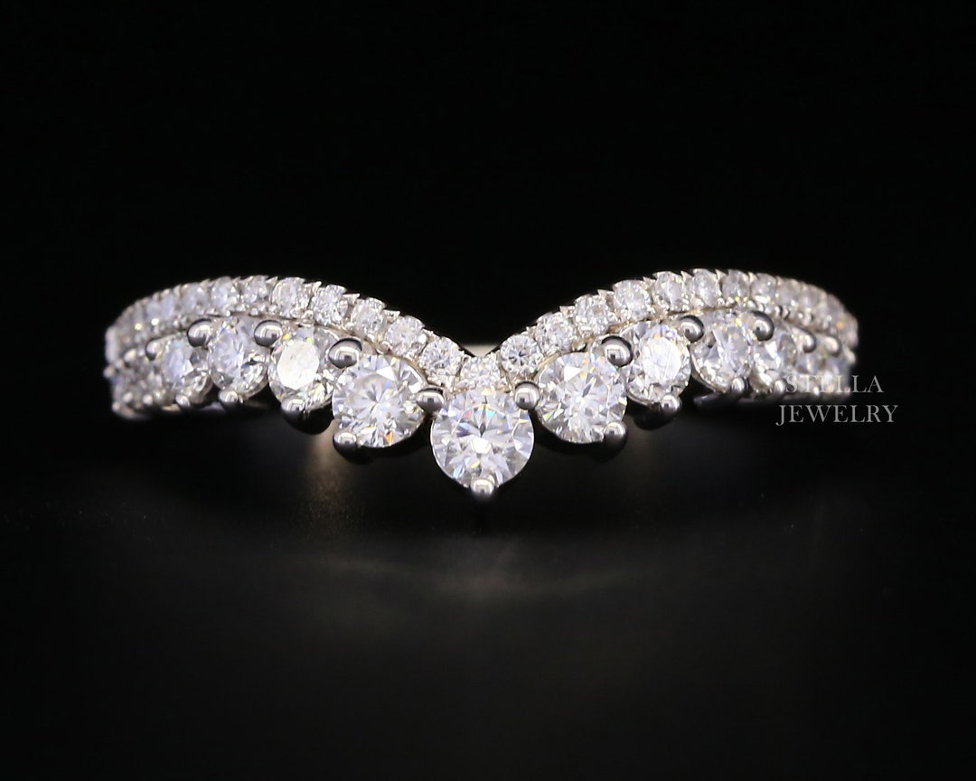 Tiara Moissanite Wedding Band / V Shape Wedding Ring / - Etsy