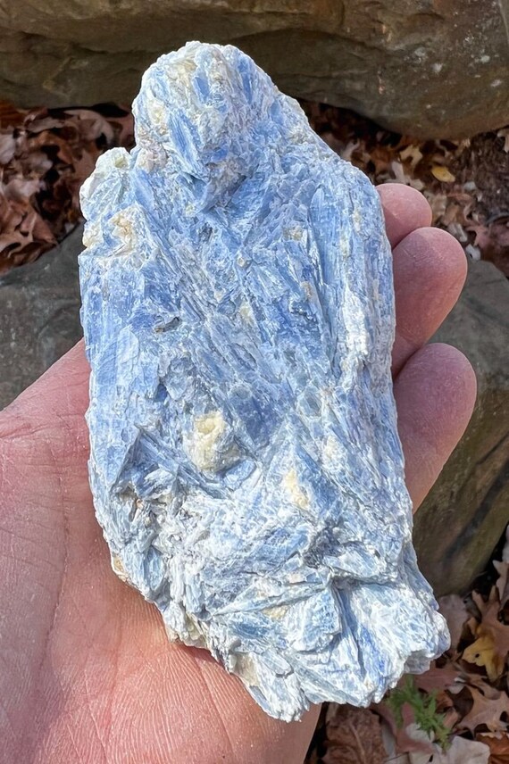Kyanite crystal store