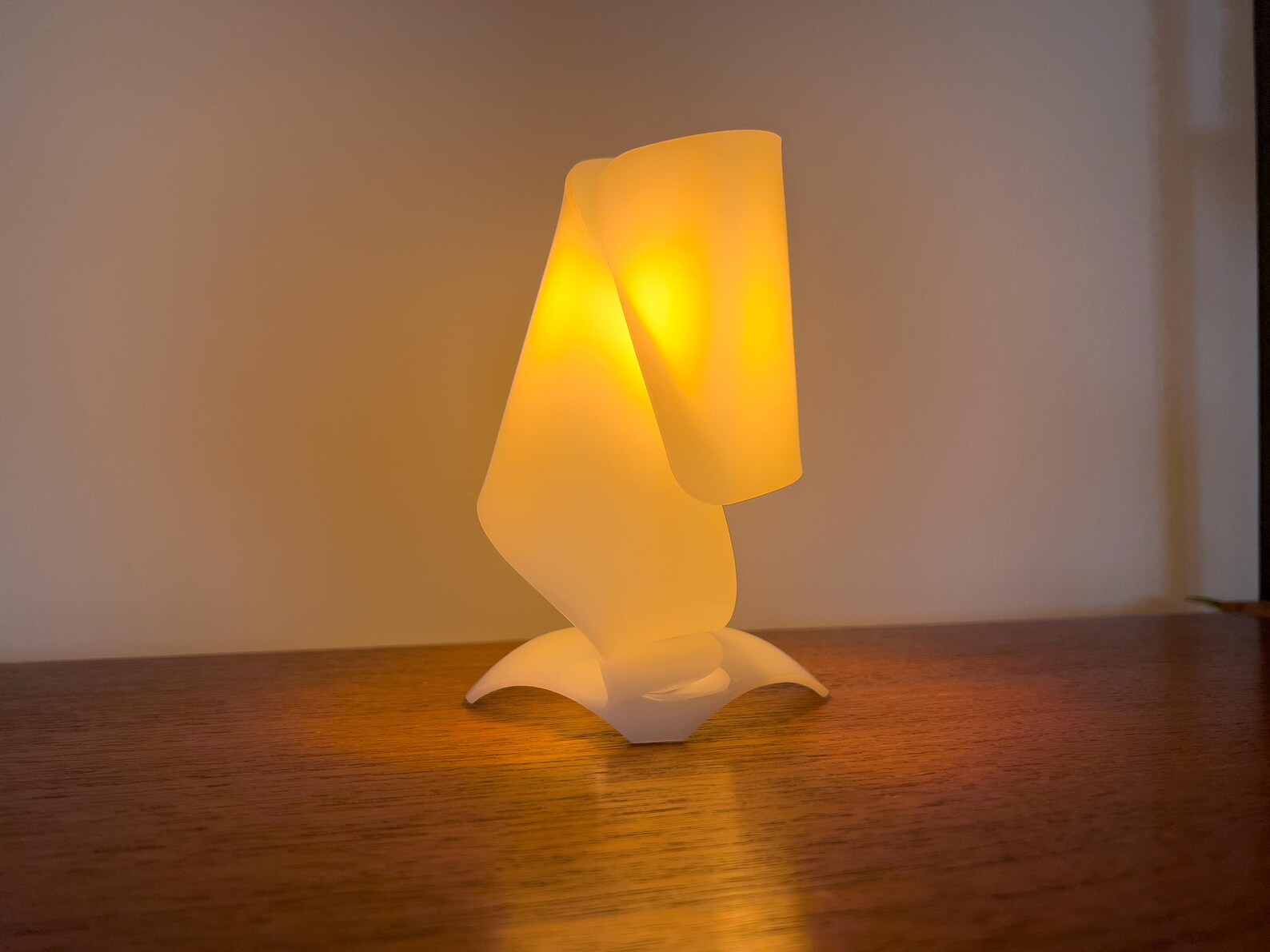 Vintage 1970's French Perspex Table Lamp "freeform" - Etsy