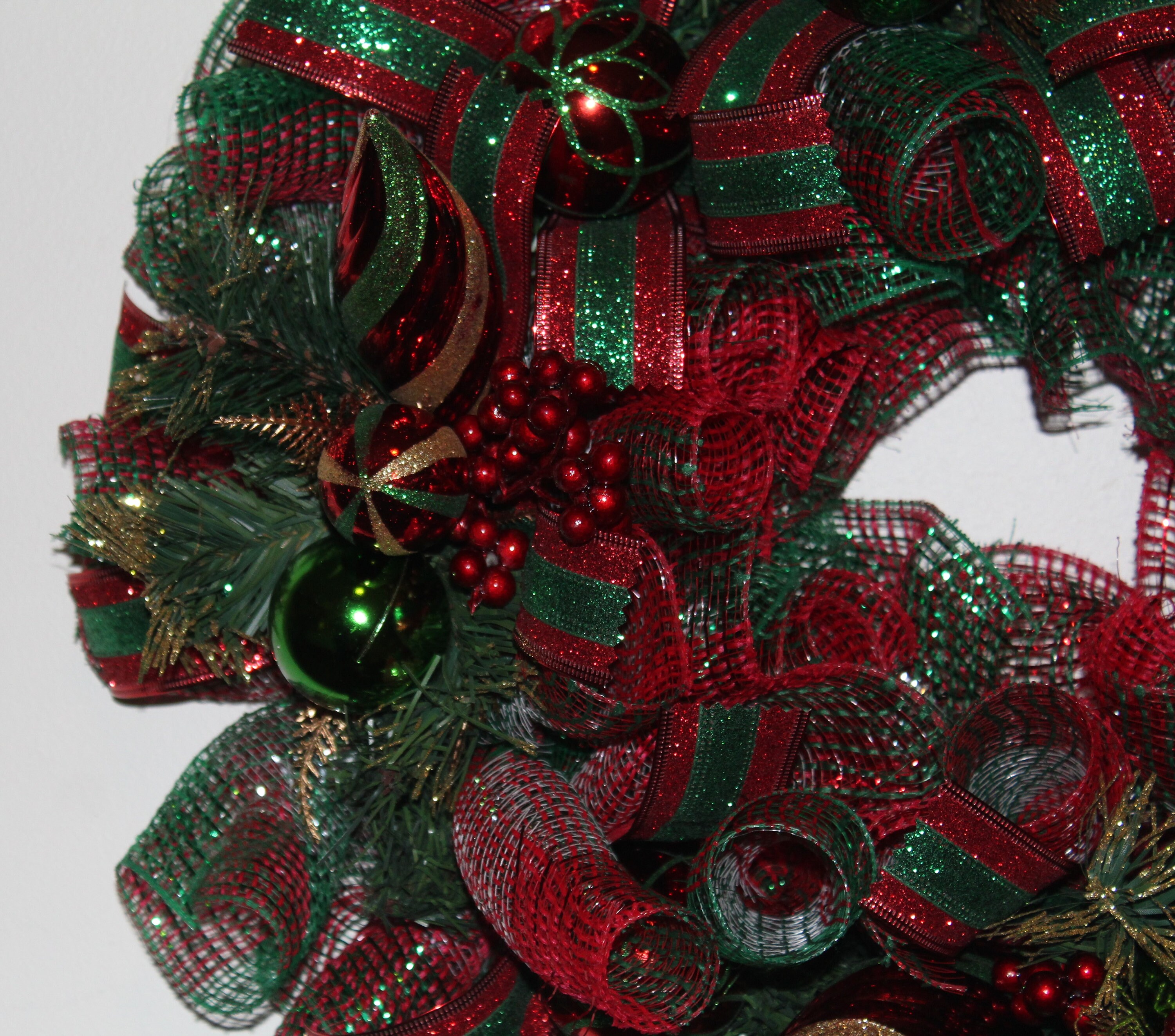 Red/green/gold Deco Mesh Christmas Wreath for Your Christmas Door on a ...