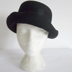 Vintage 80s Felt Hat Black 20s Style Flapper Headwear UK Made 100% Wool ...