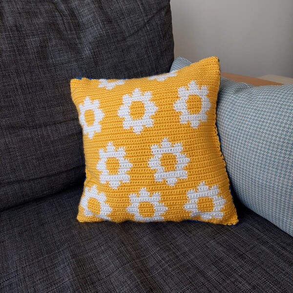 Crochet Daisy Pillow - Etsy Australia
