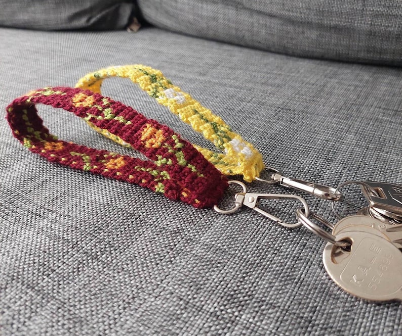 Daisy Crochet Phone Charm Pattern,pdf Pattern,crochet Key Chain,crochet ...