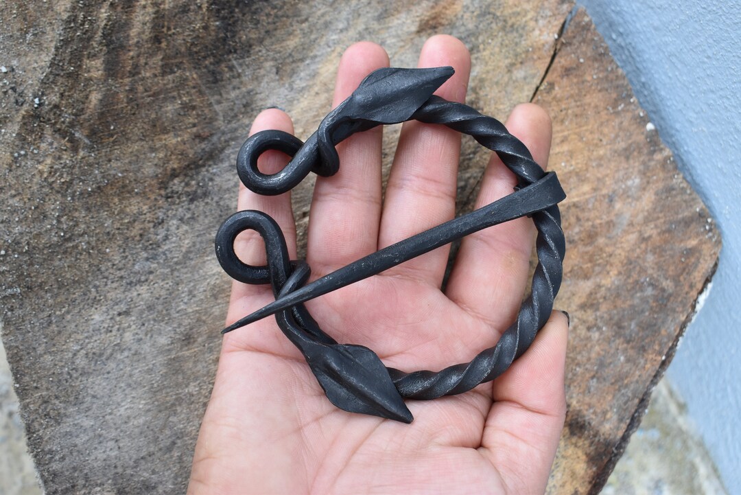 Hand Made Viking Horseshoe Twisted Leaf Design Penannular Brooch. Best ...