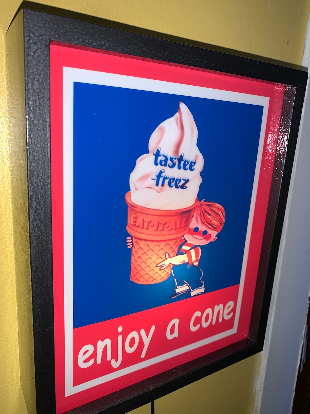 Tastee Freez Ice Cream Shop Kitchen Diner Dairy Lighted Advertising ...
