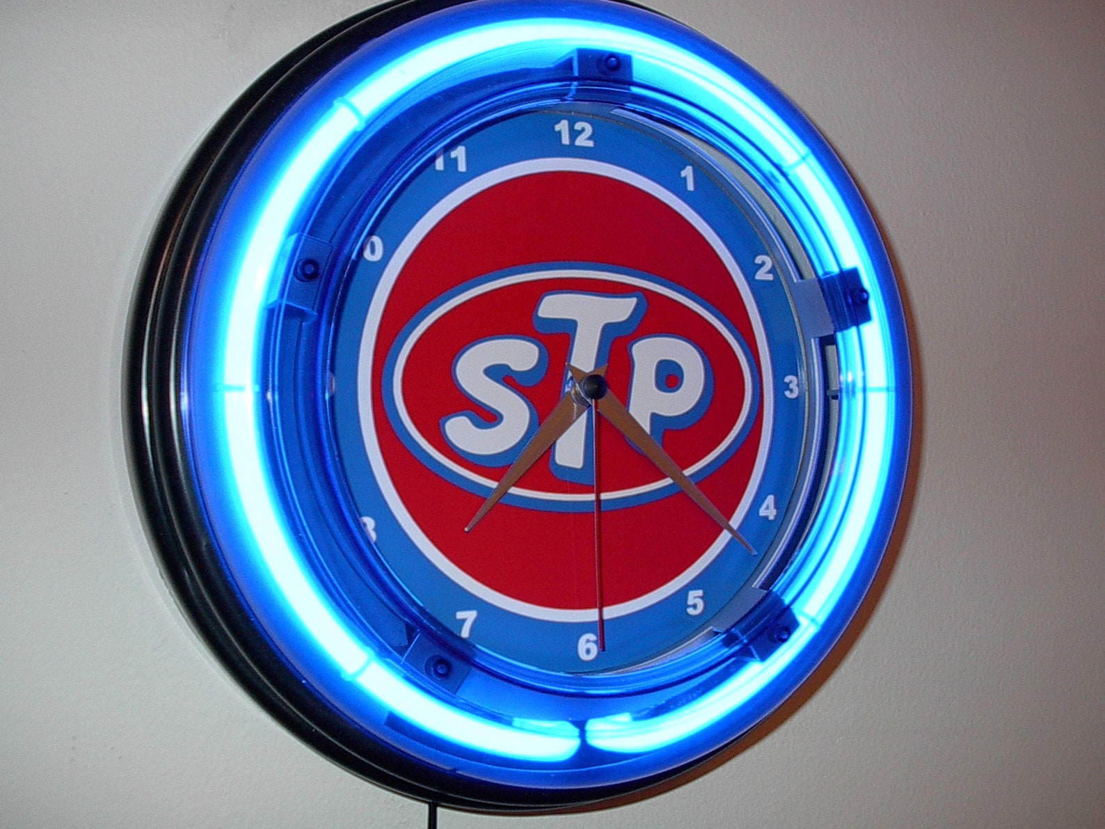 STP Oil Gas Service Station Garage Mechanic Neon Retro Wall Clock Man ...