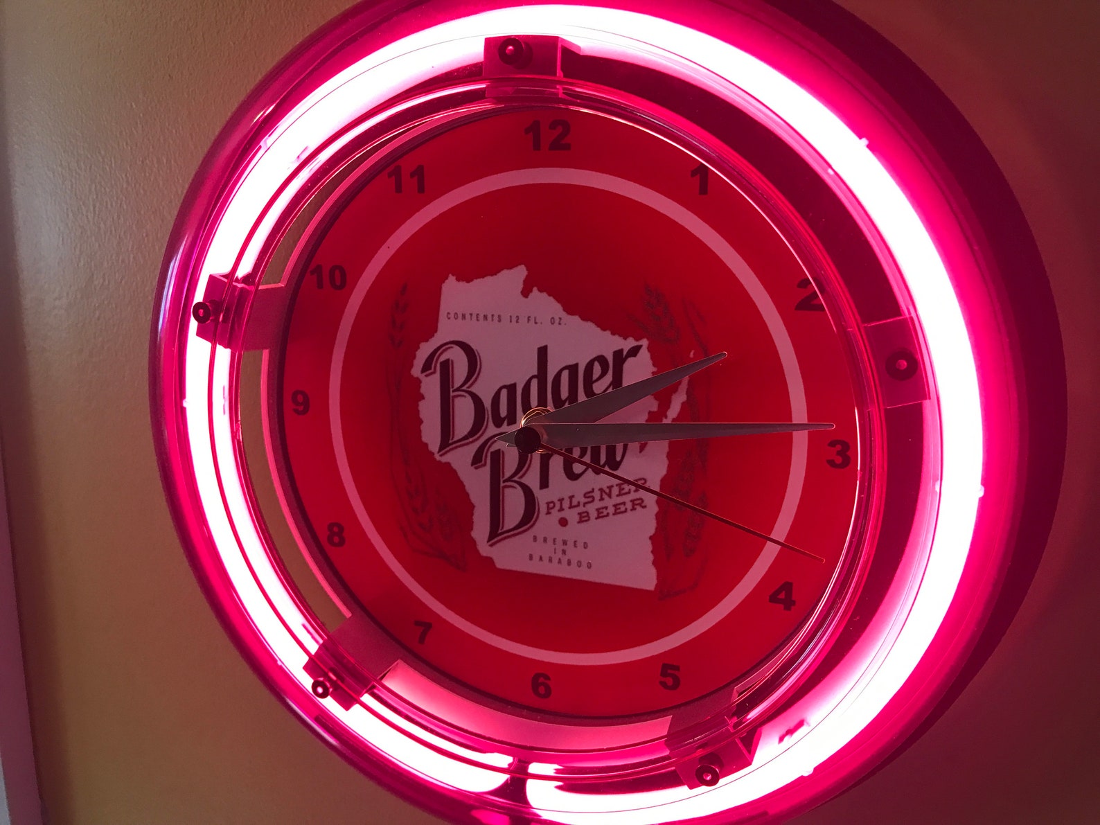 BADGER BREW Wisconsin Beer Bar Neon Man Cave Wall Clock Advertising ...