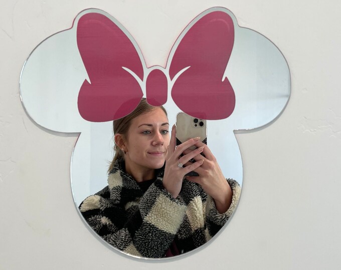 Minnie Mouse Mirror Wall Art - Charming Minnie Mouse Head Design ...
