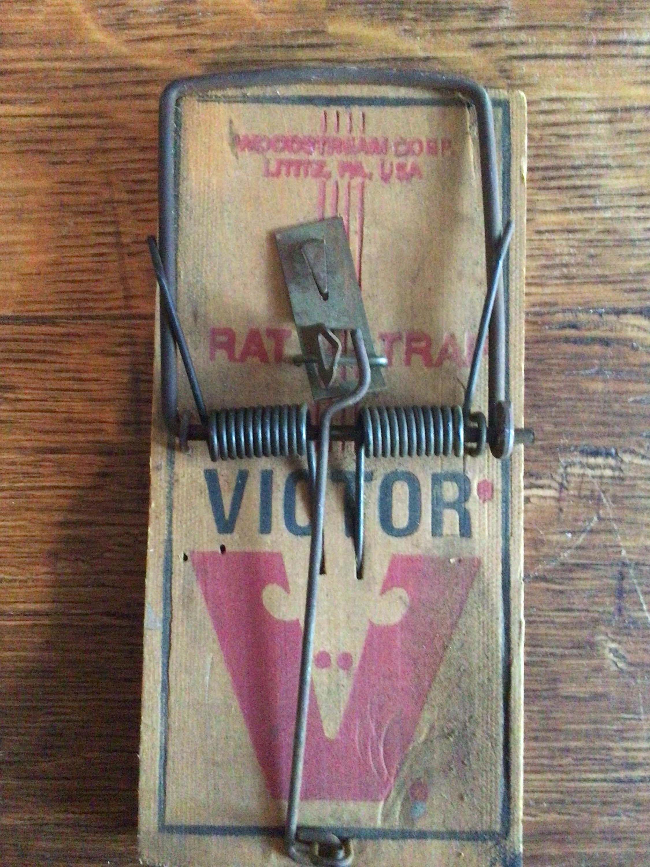 Victor Rat Trap Logo
