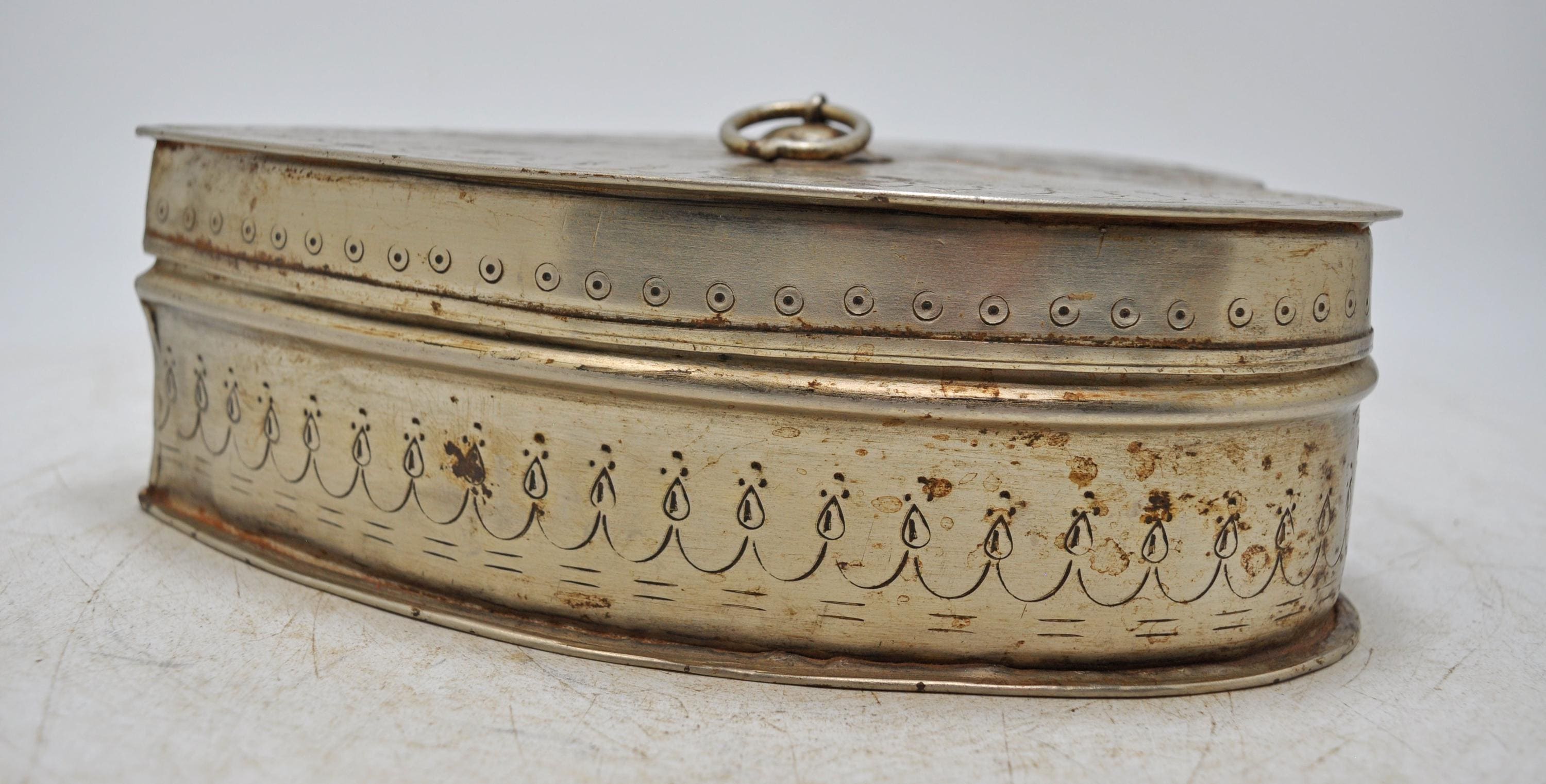 Antqiue Brass Betel Leaves Shaped Paandaan Box Original Old Hand ...