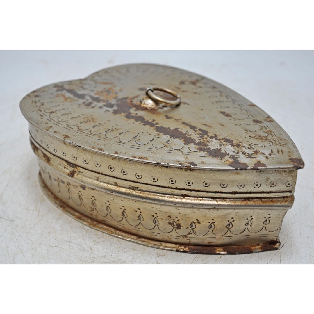Antqiue Brass Betel Leaves Shaped Paandaan Box Original Old Hand ...
