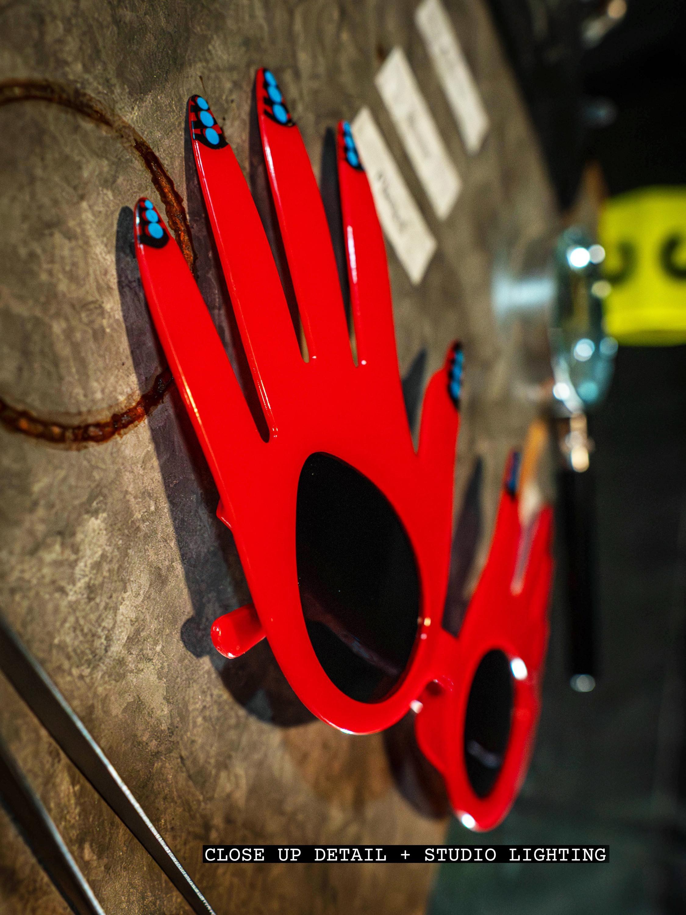 Terrifying Mime Clown Red Claw Sunglasses – Killer Clown Horror Costume ...