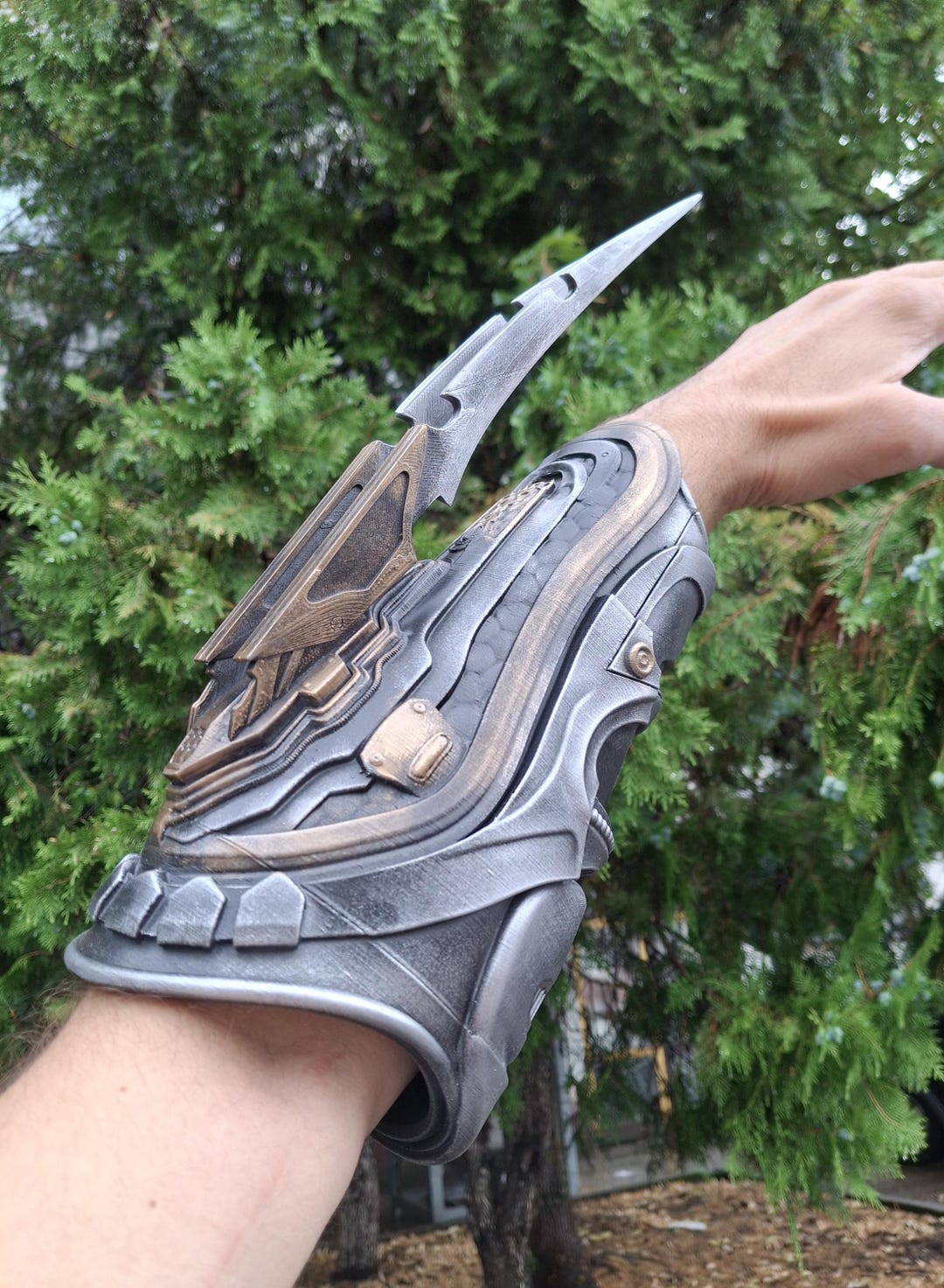 Predator Fugitive Gauntlet With Blades Finished Painted Realistic ...