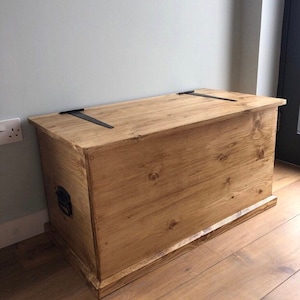 Large Pine Trunk Storage Box Antique Style Solid Pine DELIVERY QUOTE ...