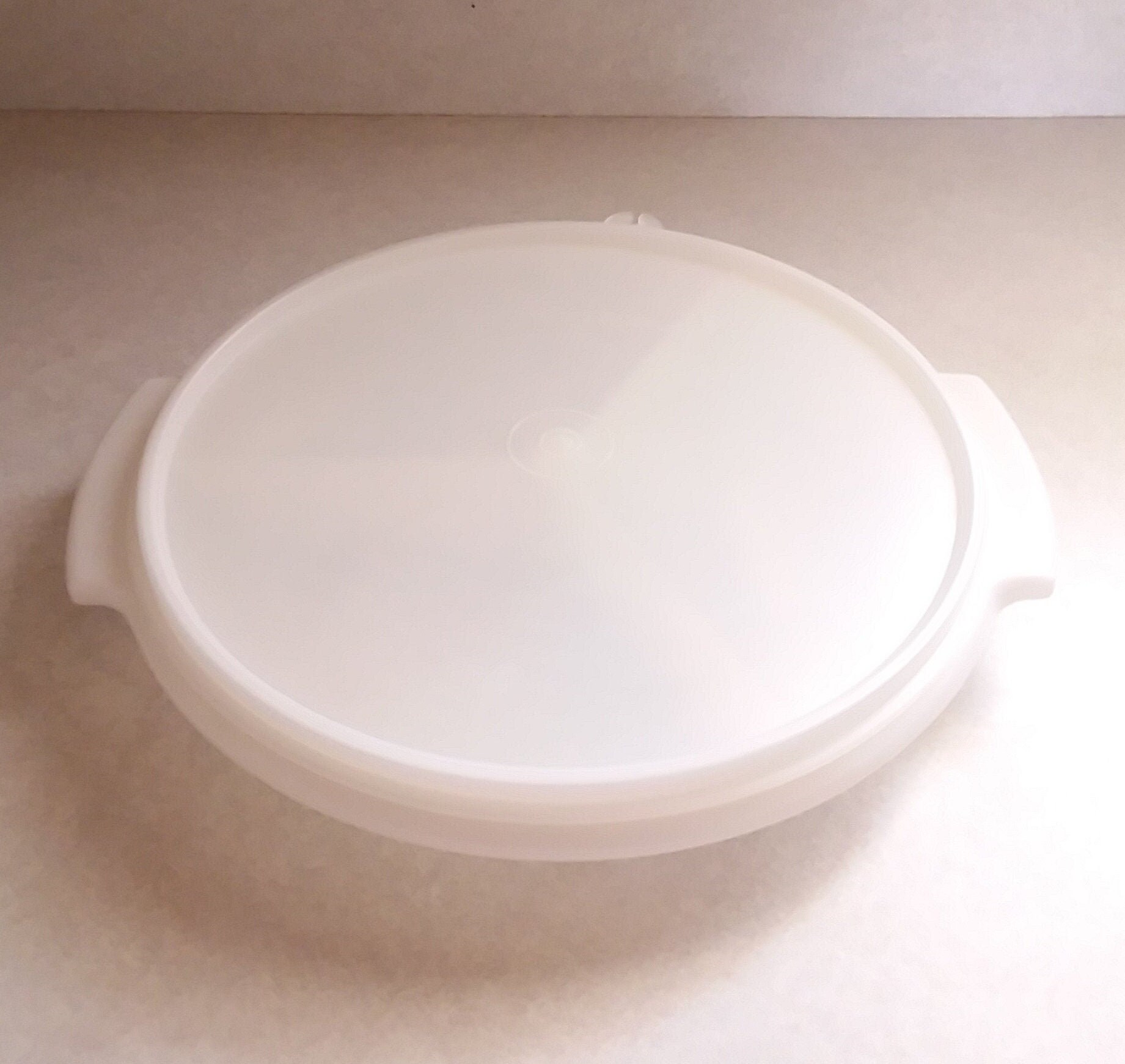 Home & Living Kitchen Storage Vintage Tupperware Round Suzette Divided ...