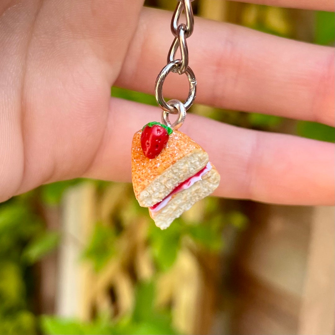 Victoria Sponge Cake Keyring: Handmade Polymer Clay Food Charm - Etsy