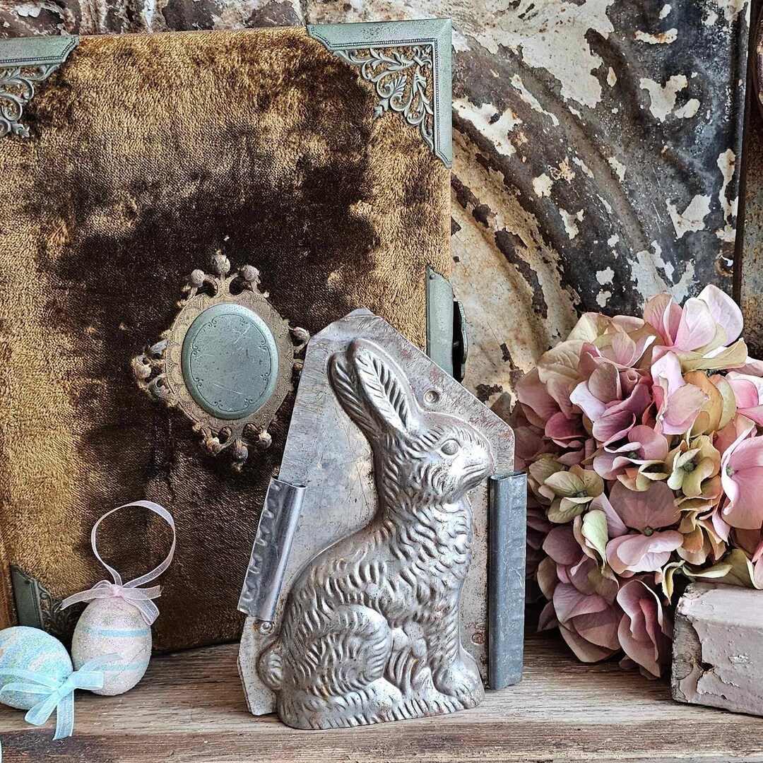 Vintage Weygandt Chocolate Sitting Bunny Rabbit Mold 77 Patina Metal ...