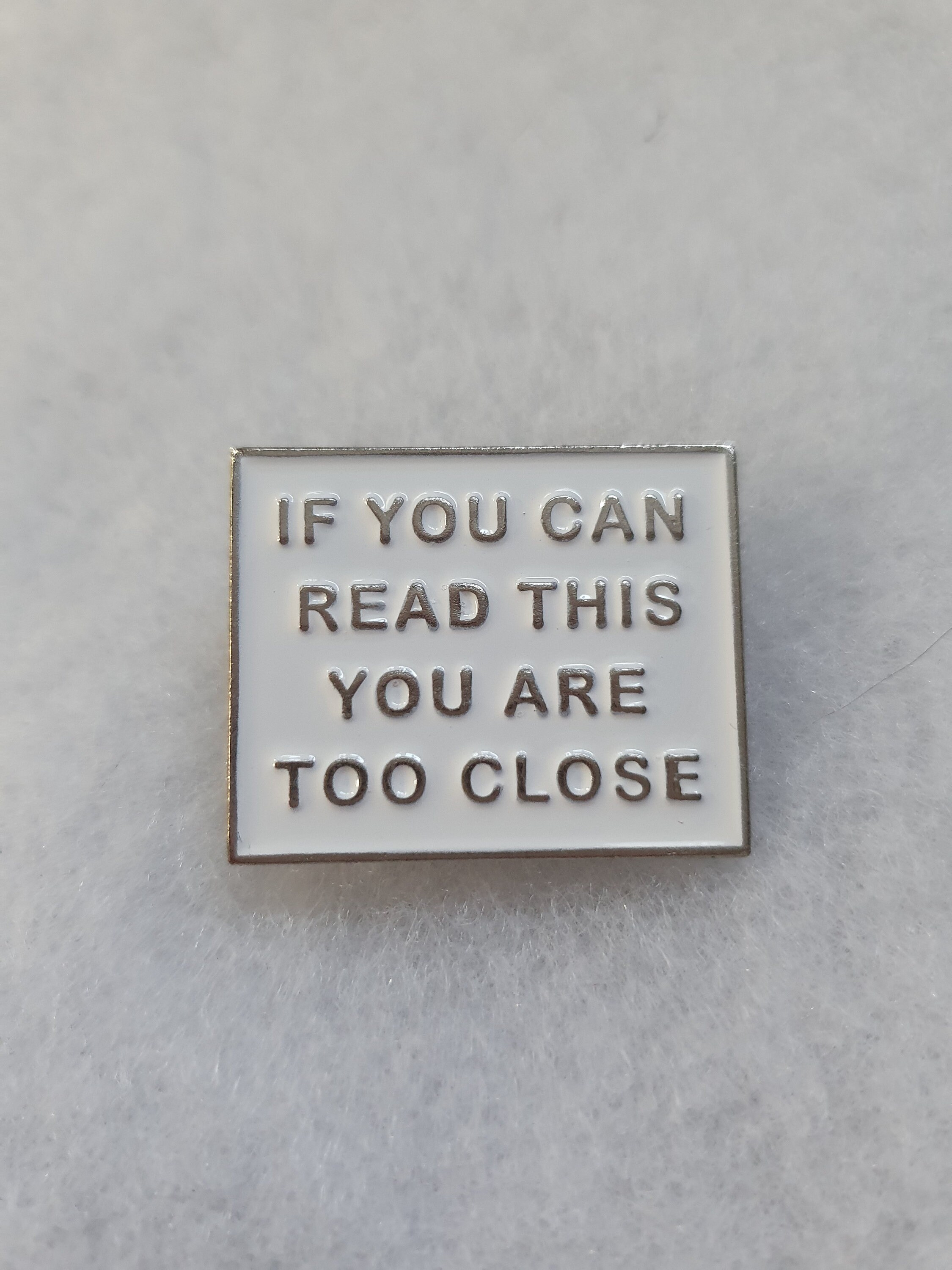 Si puedes leer esto estás demasiado cerca Pin. - Etsy España Si puedes leer esto estás demasiado cerca Pin. - Etsy España