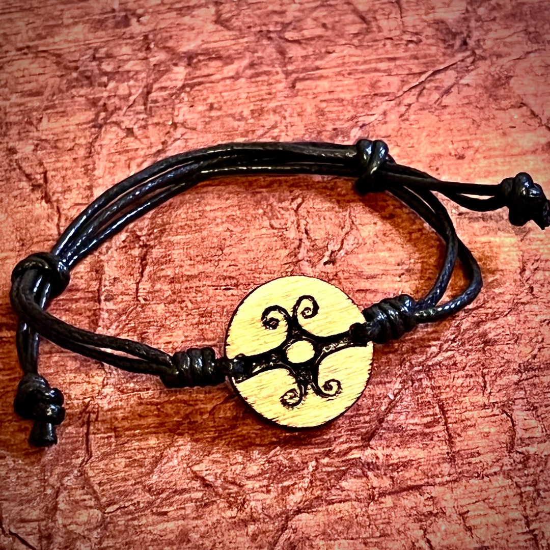 Cherokee Symbol for Strength All Wood Engraved 1 Inch Wood Tone Pendant ...