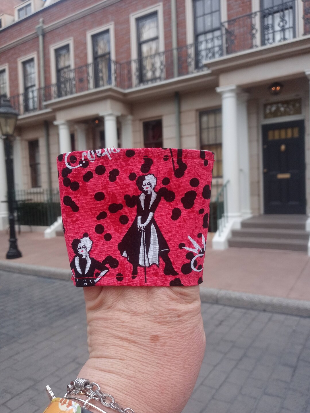 Cruella Deville Coffee Cozy, 101 Dalmatians Coffee Cozy, Disney ...