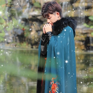 Traditional Chinese Embroidered Velvet Thickened Cloak With Large Fur ...