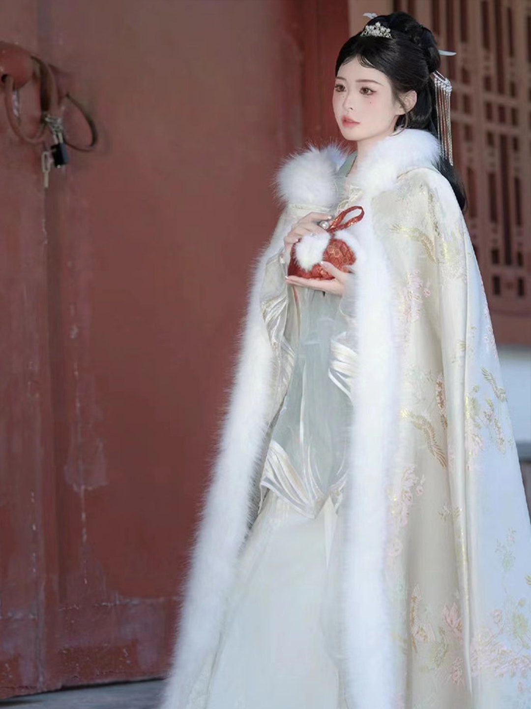 White Hanfu Daily Cloak for Women Winter Large Hair Collar and Wool ...