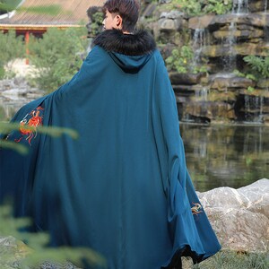 Traditional Chinese Embroidered Velvet Thickened Cloak With Large Fur ...