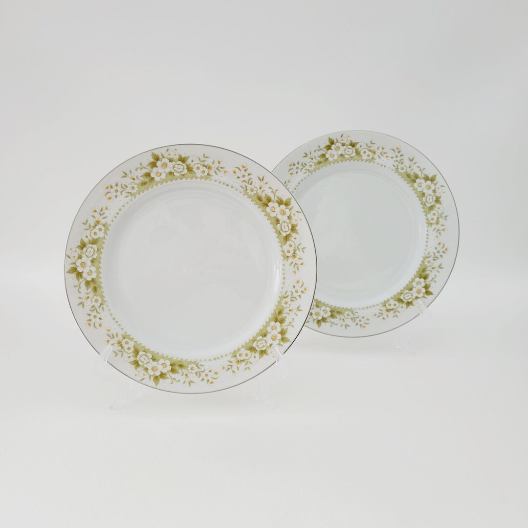 Wellin Glendale DINNER Plates 2, Sweet Alyssum White Flowers, Vintage ...