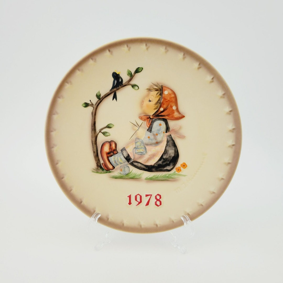 1978 Hummel Annual Goebel Plate, Girl Knitting Under a Tree With Black ...