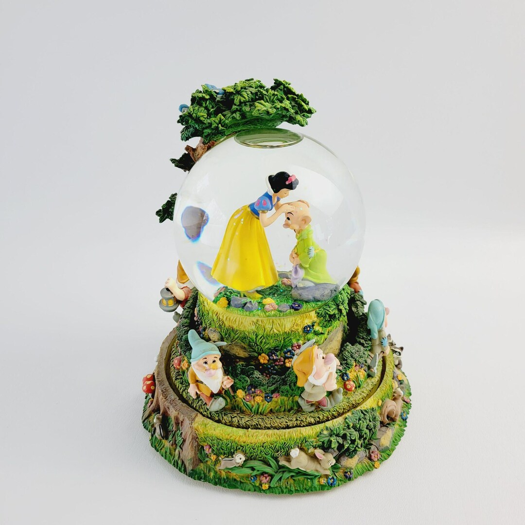 Disney Snow White Musical Snow Globe, Seven Dwarfs Move on Track ...