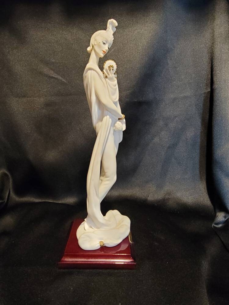 Lady With Powder Puff, Figurine #0392-C, by Giuseppe Armani - Etsy