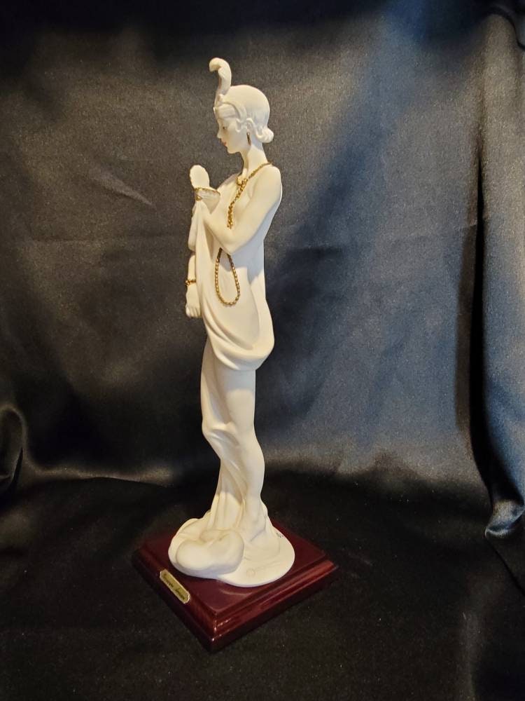 Lady With Powder Puff, Figurine #0392-C, by Giuseppe Armani - Etsy