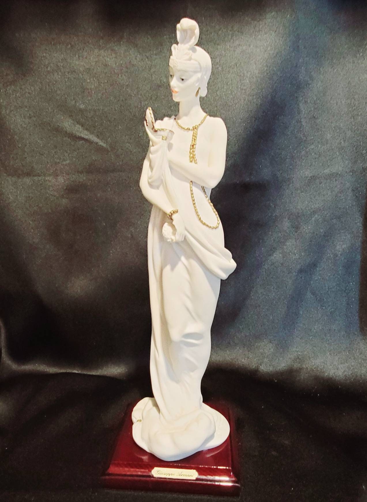 Lady With Powder Puff, Figurine #0392-C, by Giuseppe Armani - Etsy