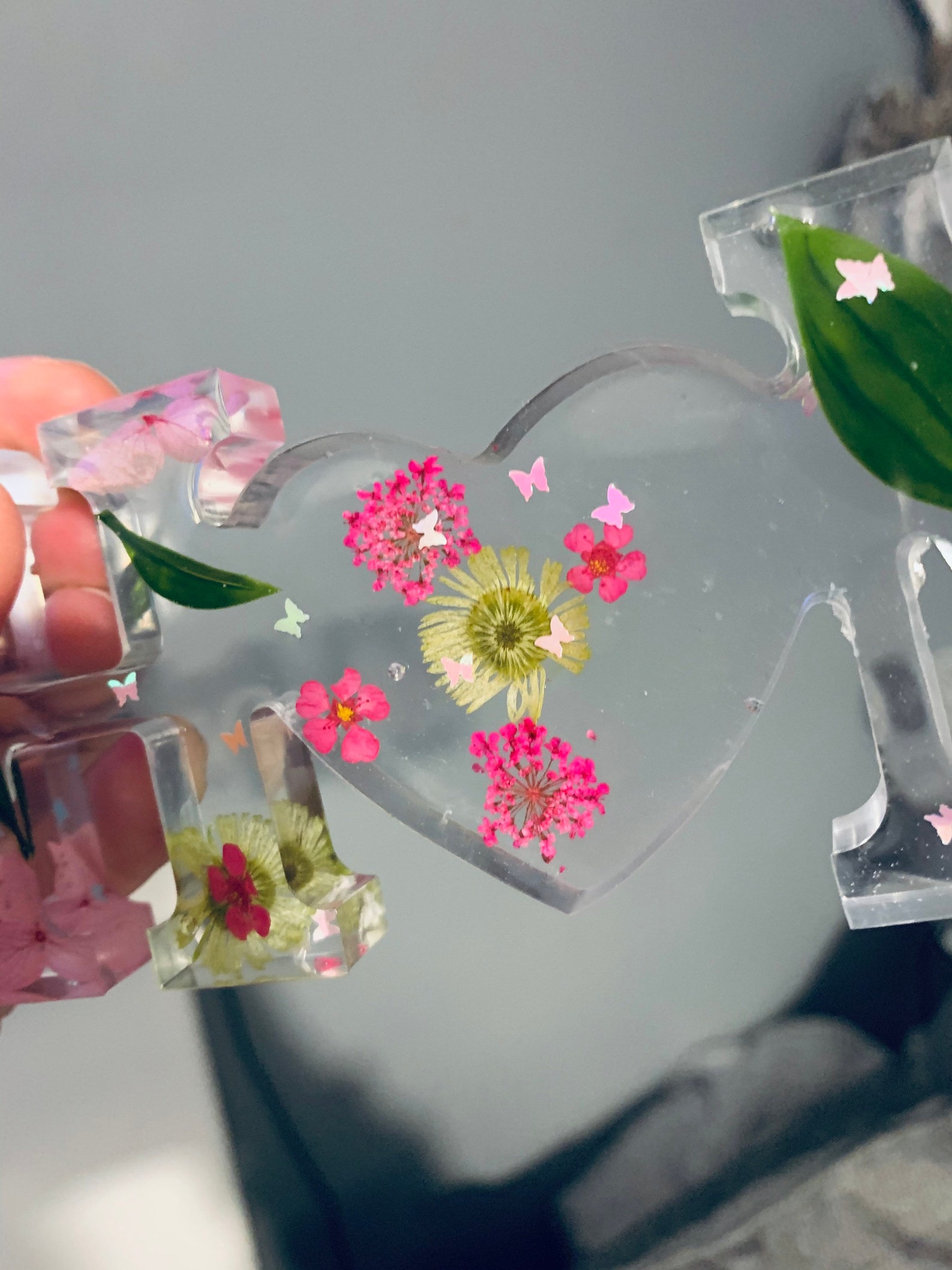 Adorno de resina HOME con flores secas y mariposas | Etsy