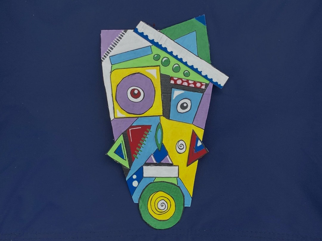 Máscara Tiki de cartón inspirada en pintada a mano Decoración tropical ...