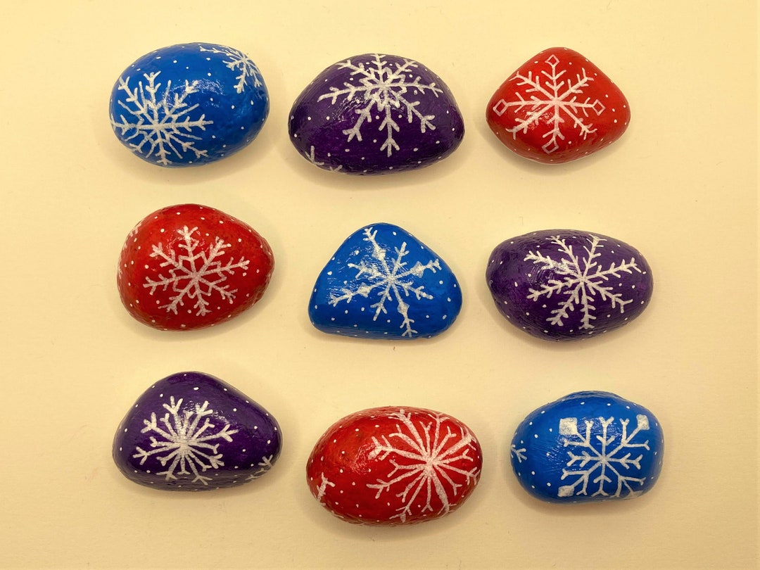 Painted Snowflake Christmas Stones Hand Painted Rock Stone Ornament ...