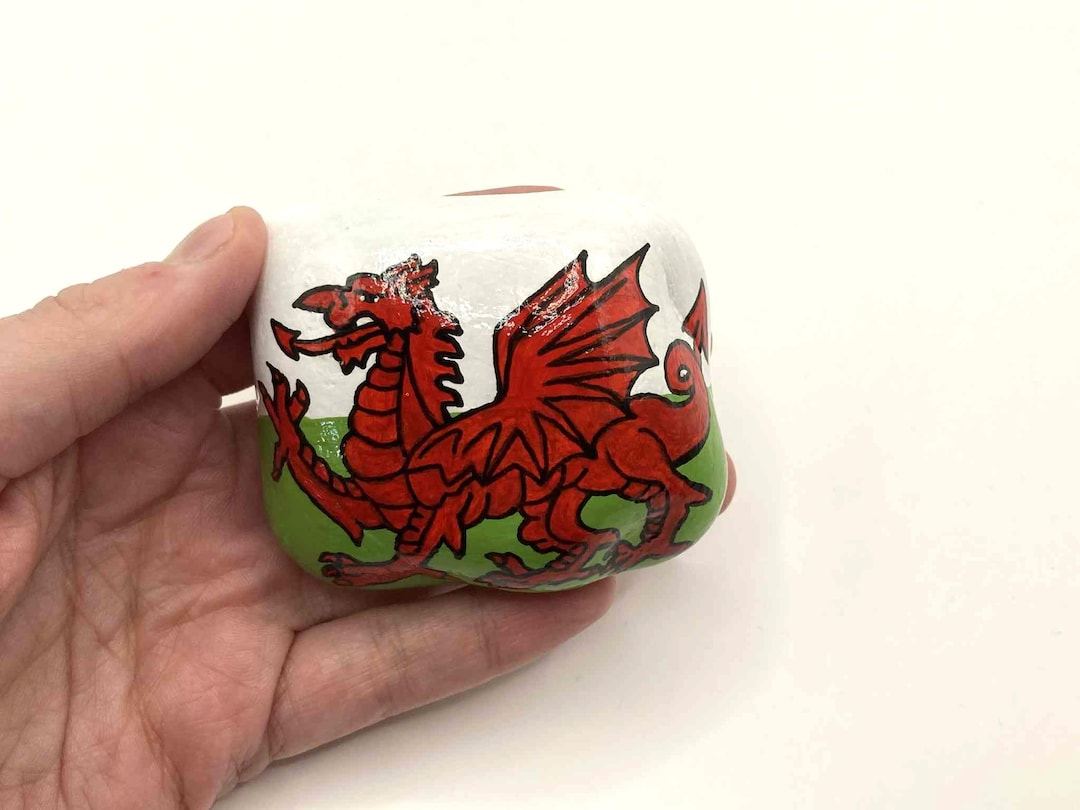 Hand Painted Flag of Wales Square Rock - Hand Painted Stones Rocks ...