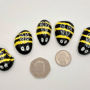 5 Bee Stones Rocks for the Garden - Garden Decor and Indoor Decor ...