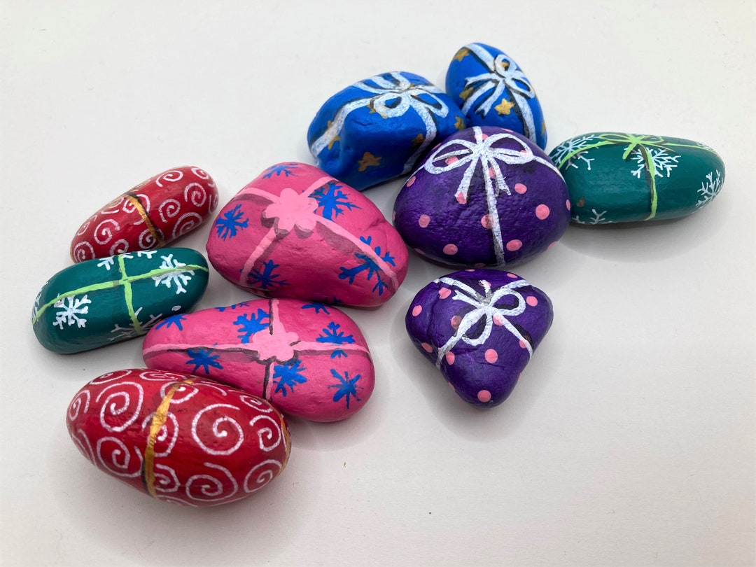 Sets of Painted Present Stones - Hand Painted Rock - Stone Ornament ...