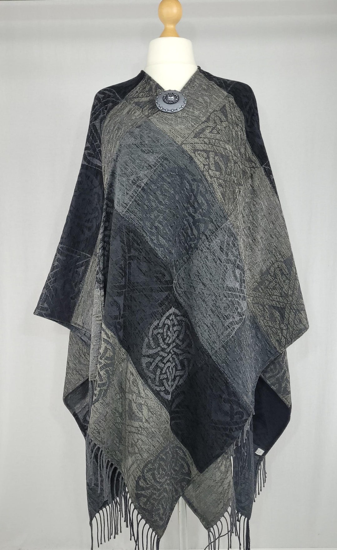 Calzeat Made in Scotland Jacquard Woven Celtic Knot Ash Ruana - Etsy