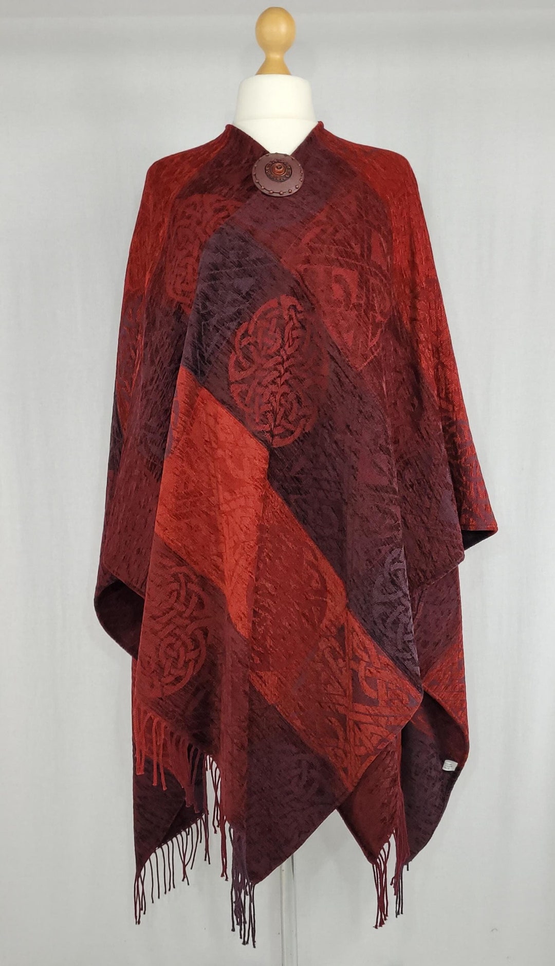 Calzeat Made in Scotland Jacquard Woven Celtic Knot Garnet Ruana - Etsy UK