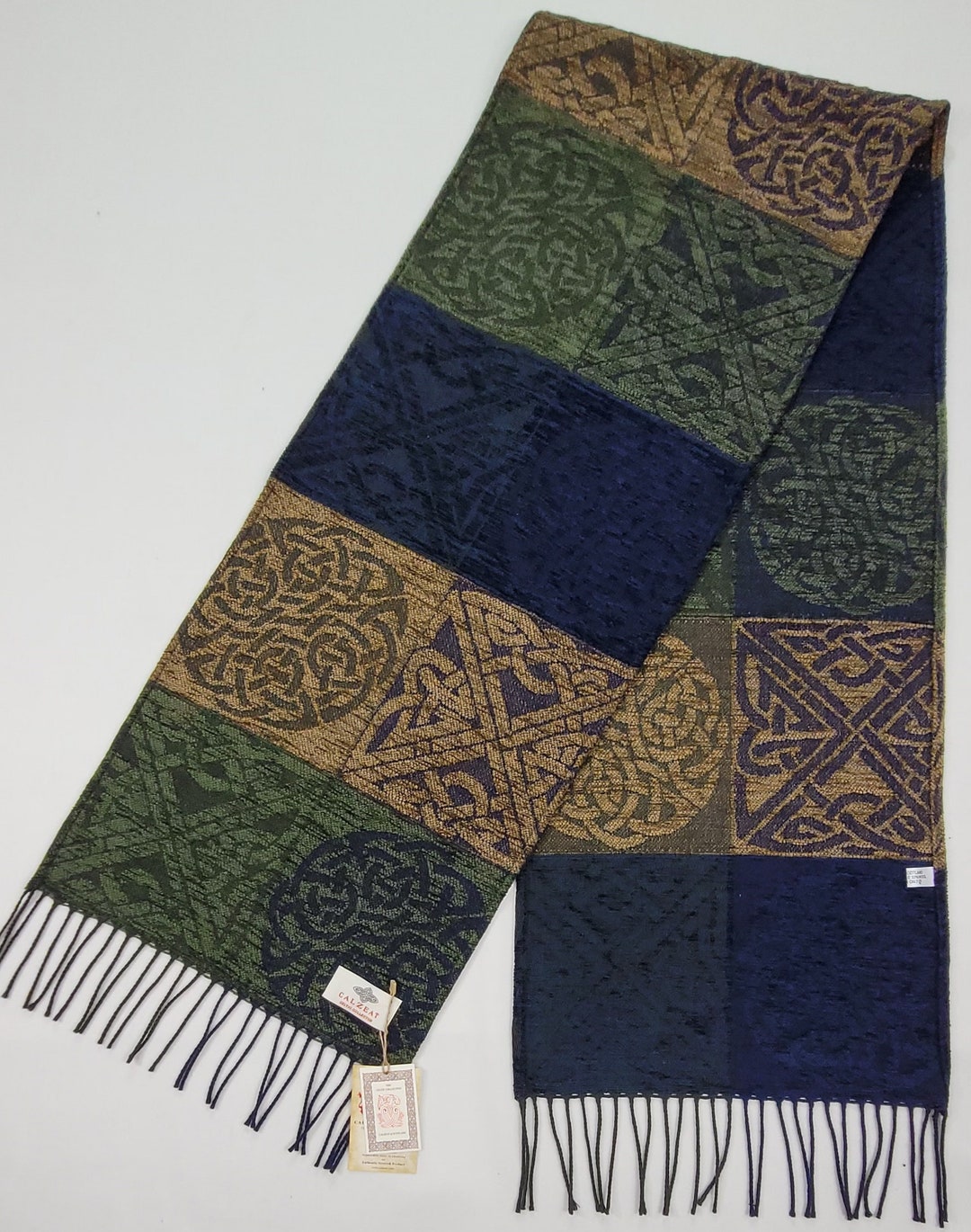 Calzeat Made in Scotland Jacquard Woven Celtic Knot Clansman Scarf ...