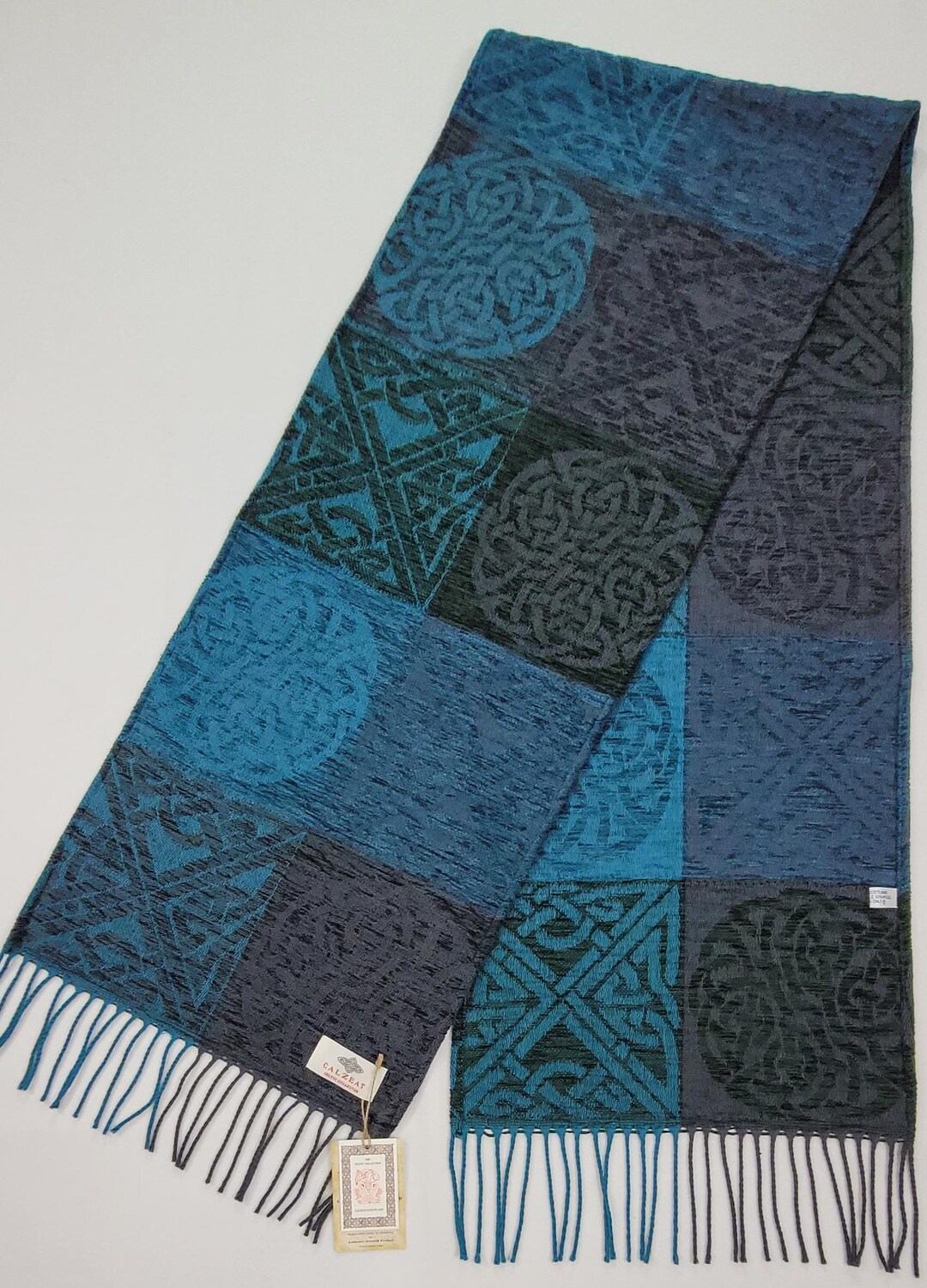 Calzeat Made in Scotland Jacquard Woven Celtic Knot Skye Scarf/table ...