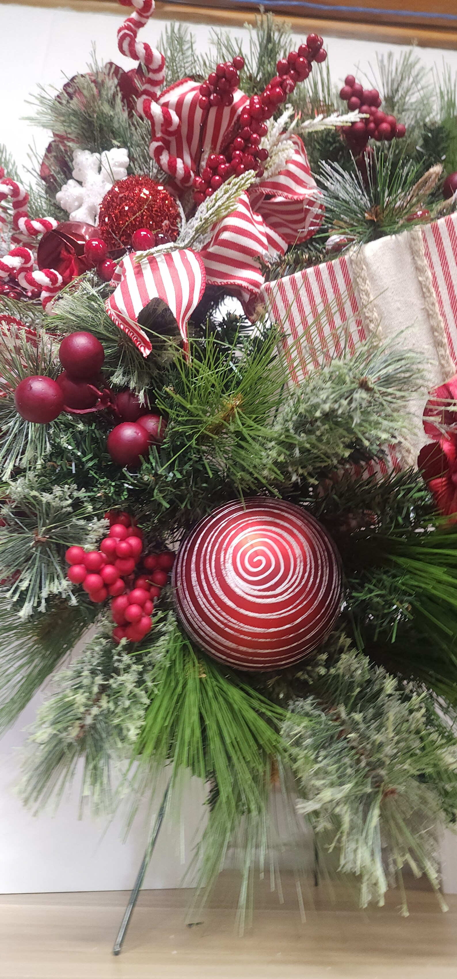 Festive Gift Box Christmas Wreath | Red Hydrangeas Holiday Door Decor ...