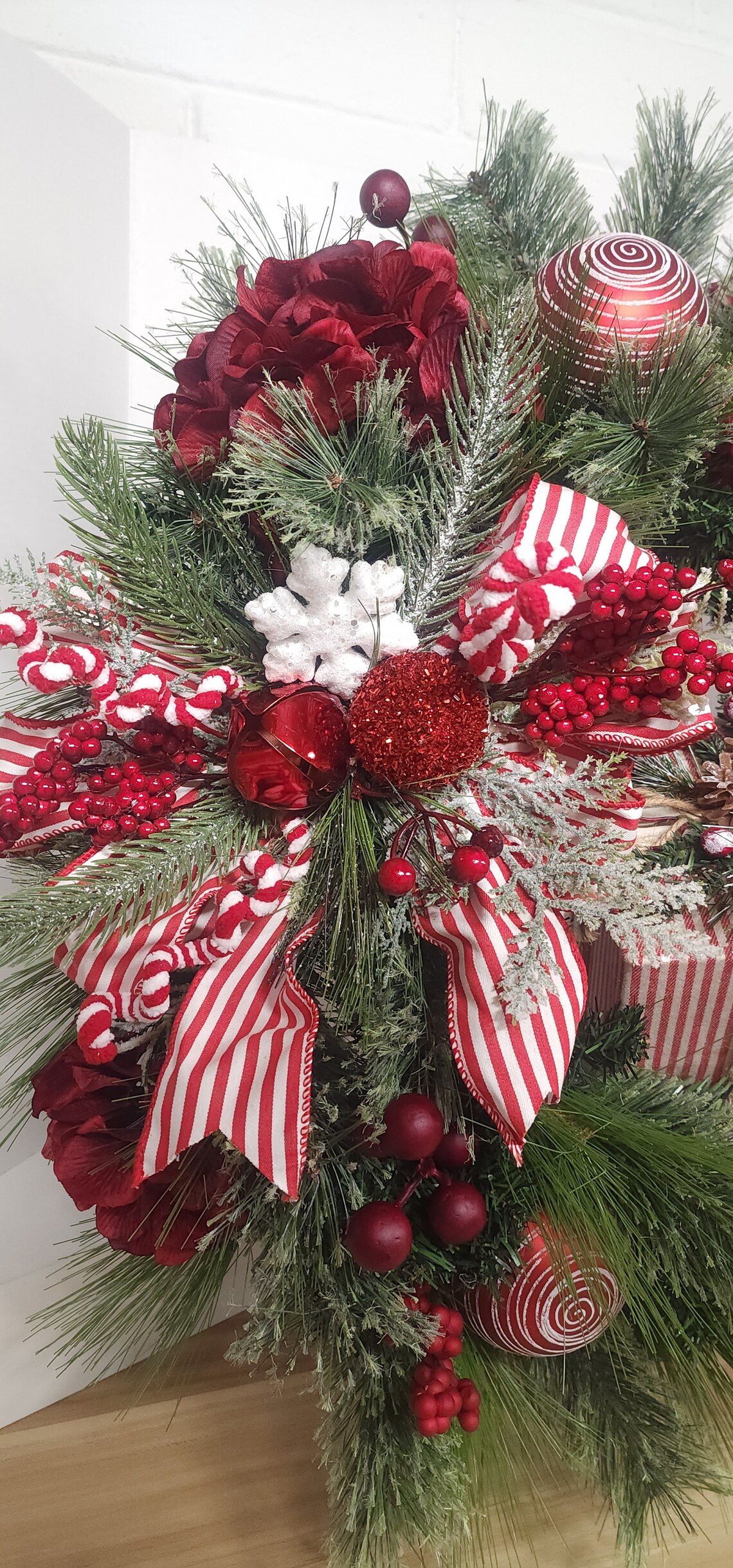 Festive Gift Box Christmas Wreath | Red Hydrangeas Holiday Door Decor ...