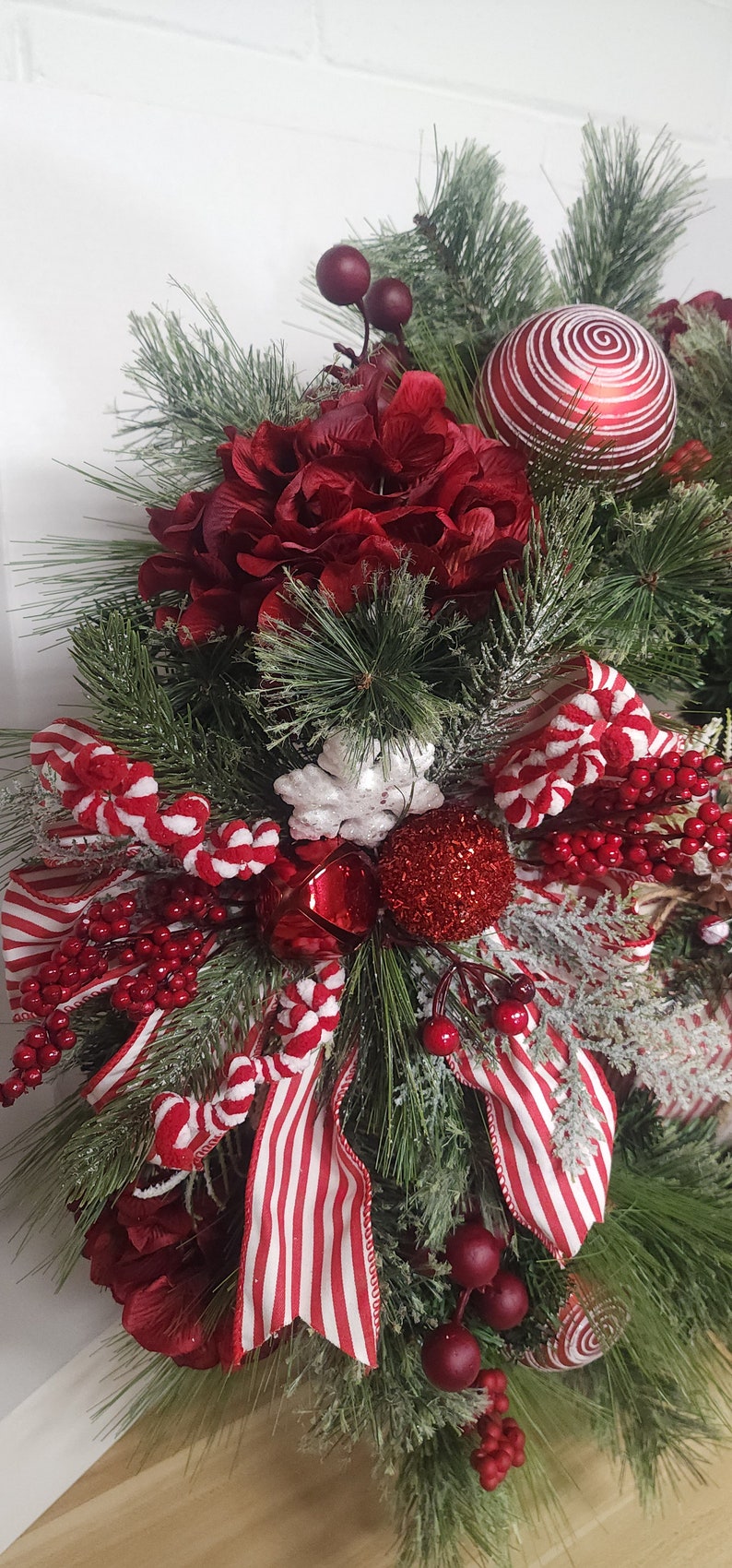Festive Gift Box Christmas Wreath | Red Hydrangeas Holiday Door Decor ...