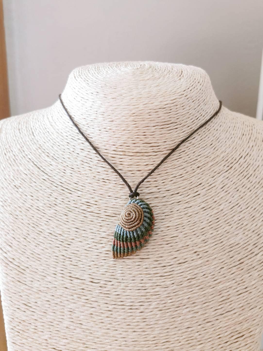 Macrame Shell Necklace, Nautilus Pendant, Snail Shell, Ammonite Fossil ...